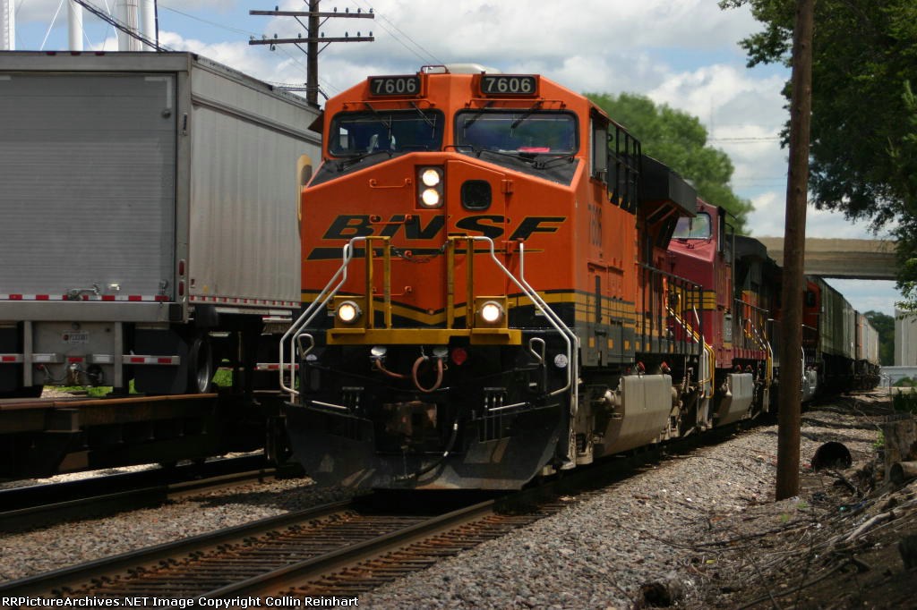 BNSF 7606